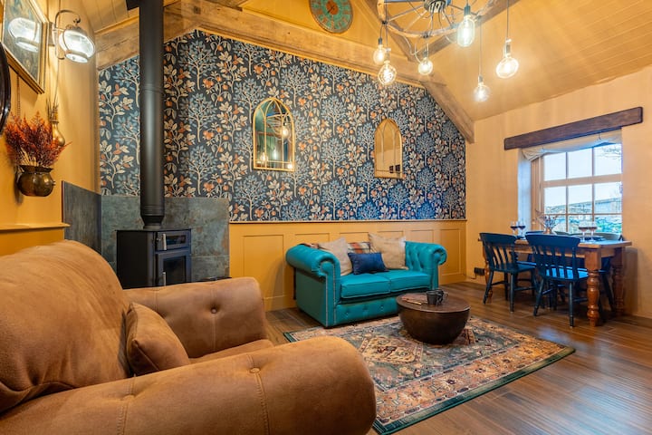 'The Book Nook' - A Magical Hideaway For Two - Snowdonia National Park