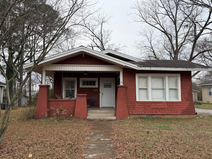 Charming Church Cottage. Cozy And Comfortable! - Tupelo, MS