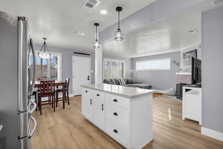 Merry Melly, The Midtown Charmer! - Atlantis Casino Resort Spa