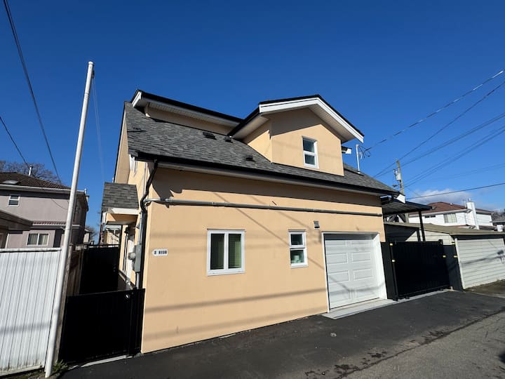 Warm And Private 2br Laneway Home/ Free Parking - Burnaby
