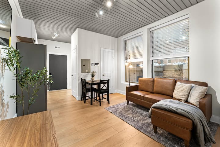 707c Luxury Downtown King Bed City Views By Subway - Dorchester, MA