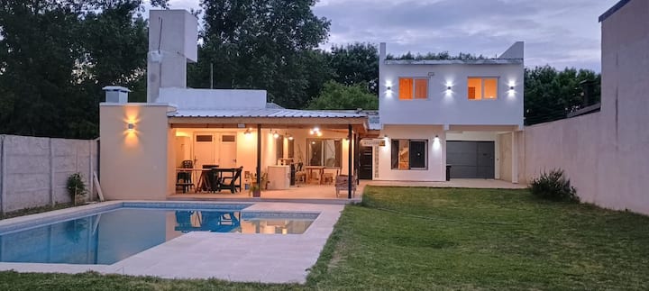 Moderna Casaquinta Con Piscina - Cañuelas