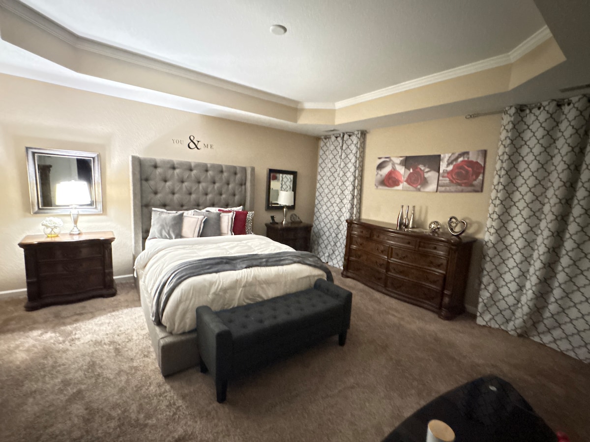 Beautiful home W/ Theater Room & Screened Porch - Houses for Rent in ...