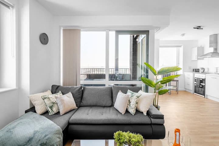 2 Bed Apartment In East London - Dagenham