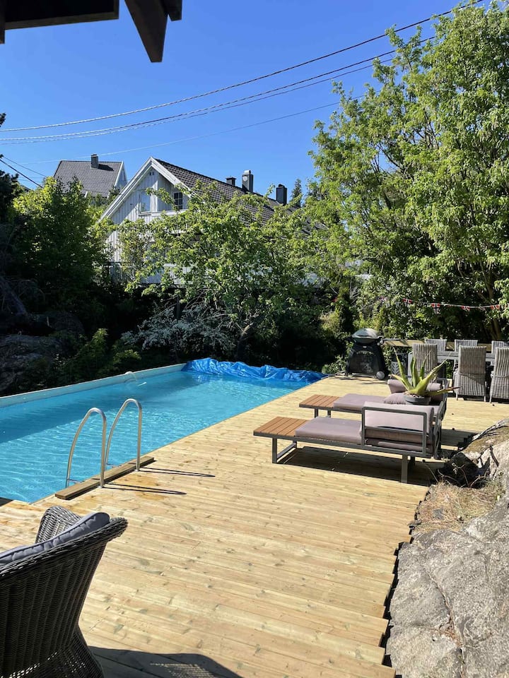 Hovedetasje I Enebolig Med Oppvarmet Svømmebasseng - Kristiansand