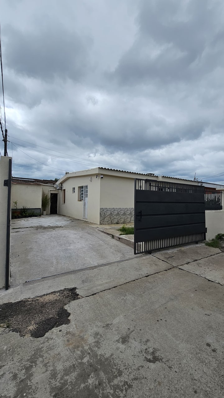 Casa Amplia Con Garaje - Rivera Department