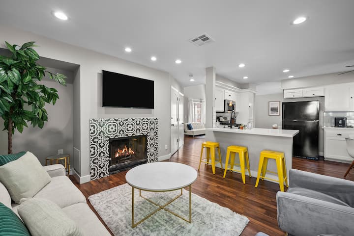 Big Red Brick Home Near Six Flags Magic Mountain - Castaic Lake State Recreation Area, Castaic