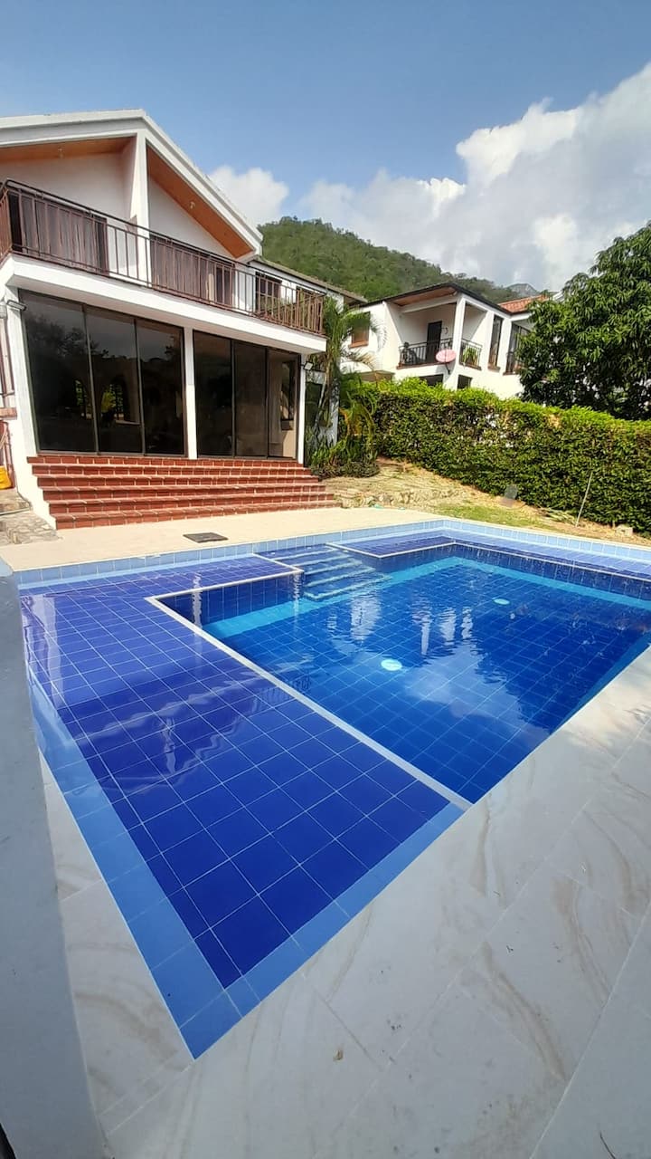 Casa En Apulo Con Piscina Privada - Apulo