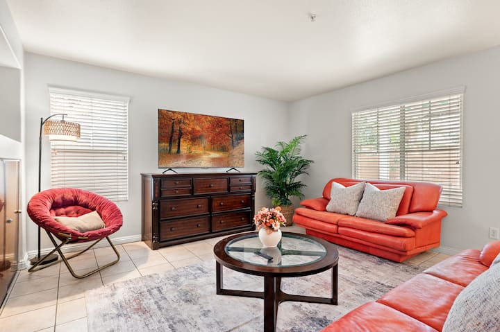 Bright&spacious Fontana Retreat|4br · 7 Beds·2 Tvs - Fontana, CA