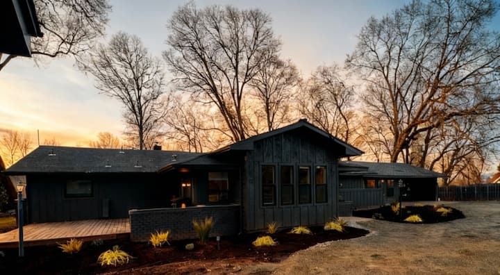 The Redwood Social - A Unique Space For Groups - Grants Pass, OR