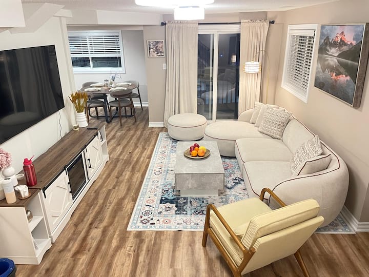 Stylish Home Located Near Lake Simcoe - Barrie