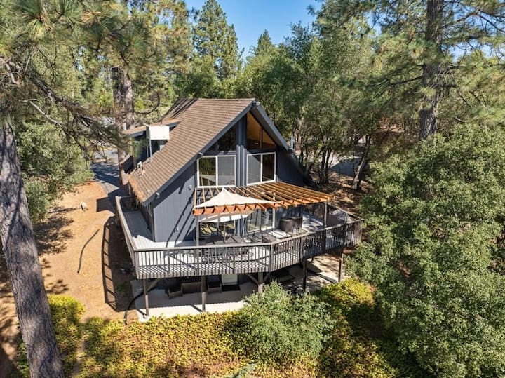 La Vista Cabin: Modern A‑frame Near Yosemite - Groveland, CA