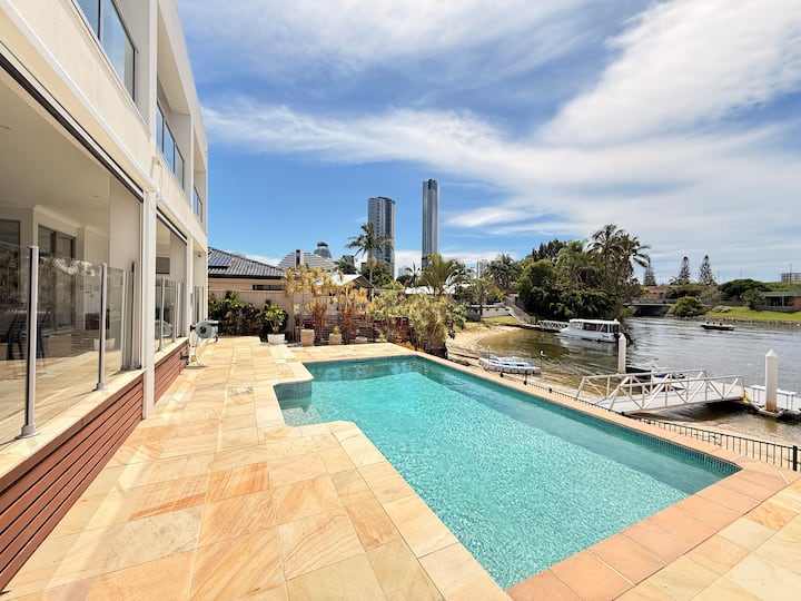 Relaxing 5br Waterfront Getaway Pool Jetty Villa - Broadbeach