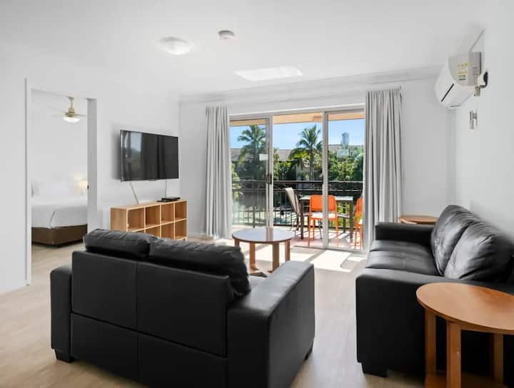 Mermaid Beach Resort Stay + 2br + Balcony & Pool - Gold Coast