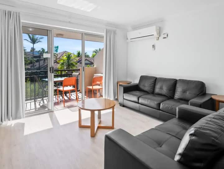 Mermaid Beach Resort Stay + 2br + Balcony & Pool - Gold Coast