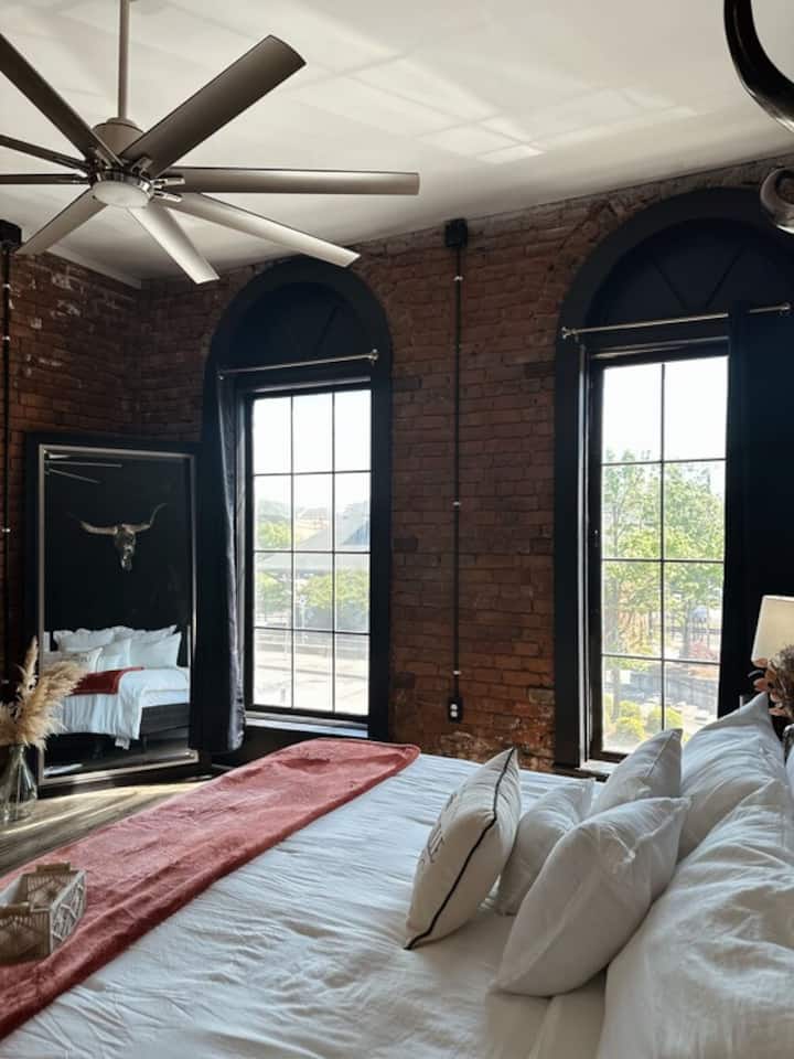 Historic Downtown Loft In Cartersville - Cartersville, GA