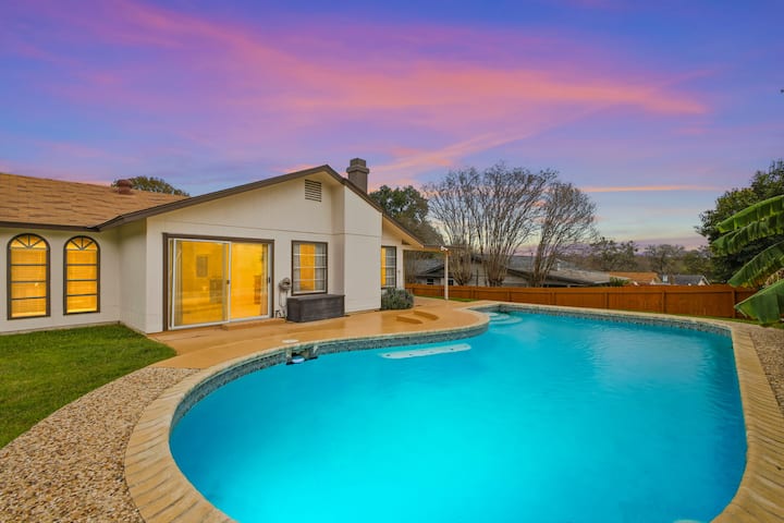 Hill Country Luxe Oasis + Pool - Universal City, TX