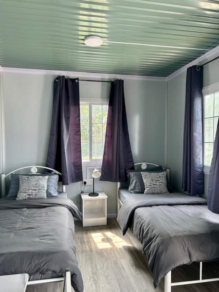 Cozy Cabin Style Ensuring A Comfortable Stay - Parit Buntar