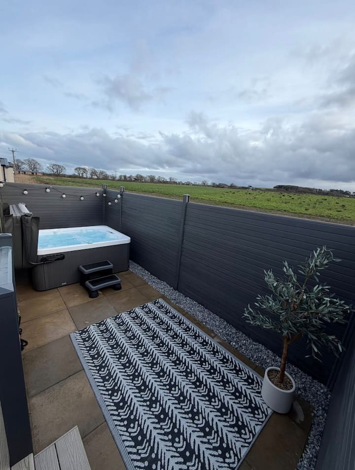 Lucas Retreat Hot Tub Lodge, Bockenfield Morpeth - Northumberland