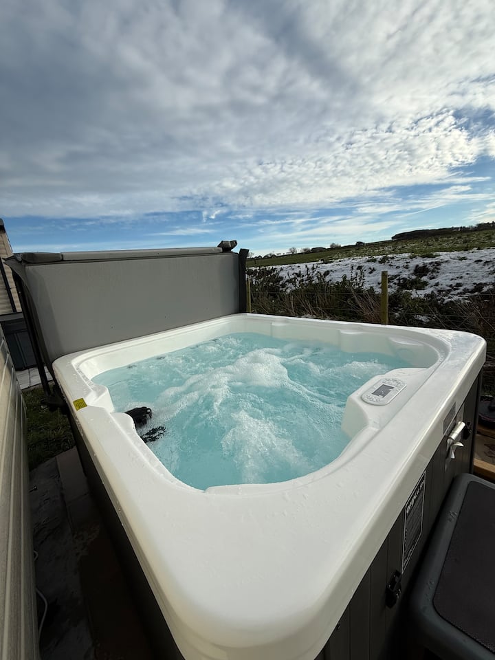 Lucas Retreat Hot Tub Lodge, Bockenfield Morpeth - Northumberland