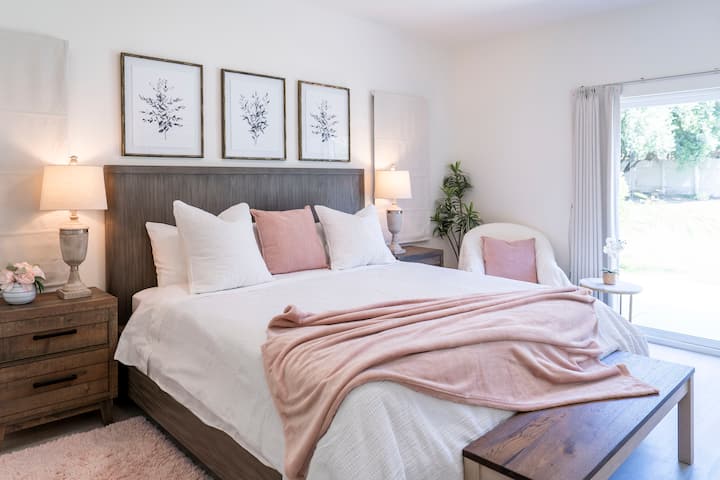 New Sweet & Cozy Home With Large Backyard - 포모나