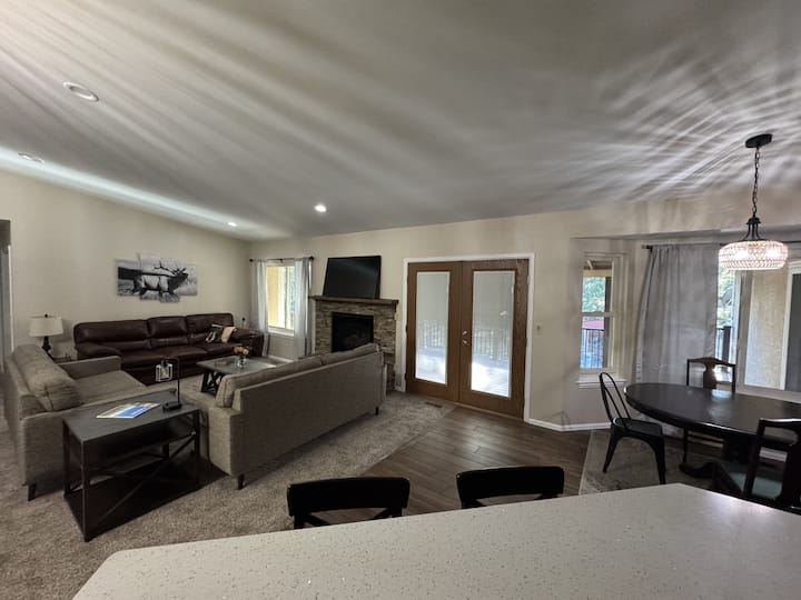 Wild Pine Family Retreat - Black Forest, CO