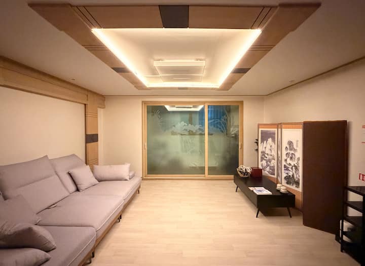 Spacious & Quiet  4 Beds, Traditional Korean Props - Seoul