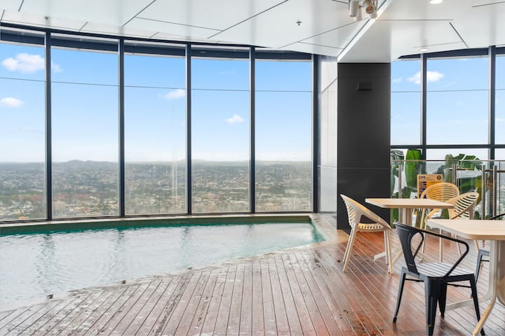 Sky High Luxury Apartment W/ Pool & Gym - Brisbane
