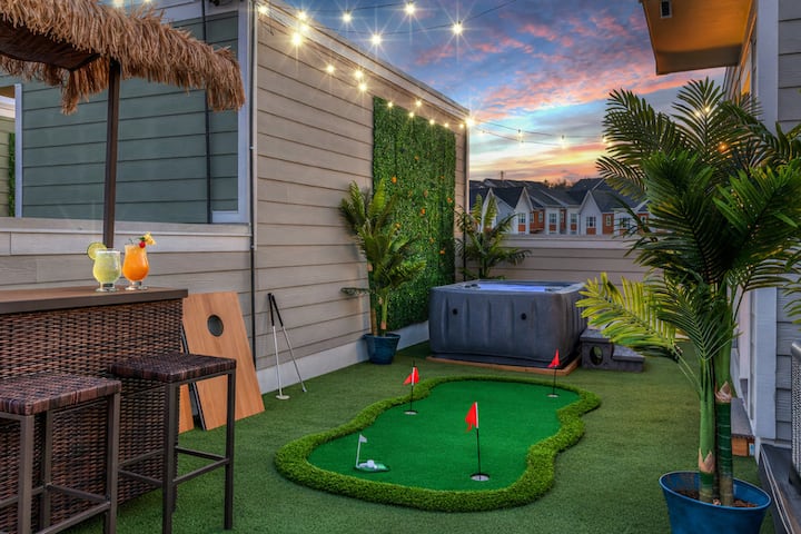 Private Rooftop Oasis | Hot Tub·tiki Bar·mini Putt - Nashville, TN
