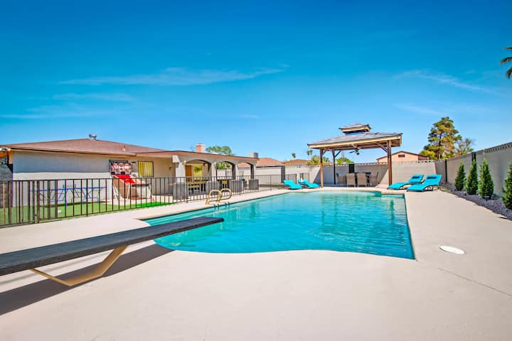 Heated Pool Retreat | Big Backyard Near Downtown - Las Vegas, NV