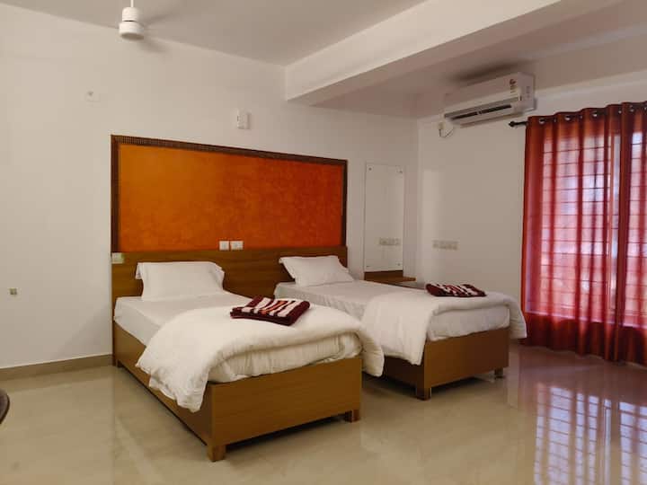 Ac Flat In Thrissur Round -105 - Padmam Srvc Apts - Thrissur