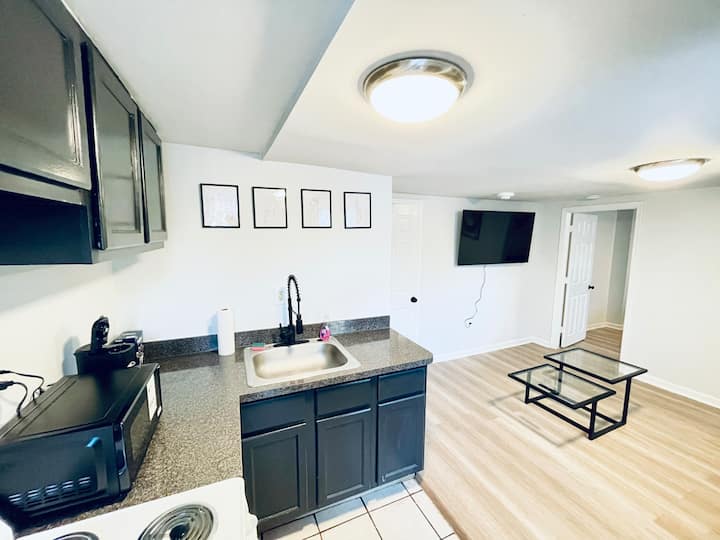 Serene Apartment By Citylux - 10 Mins From Airport - Chester, PA