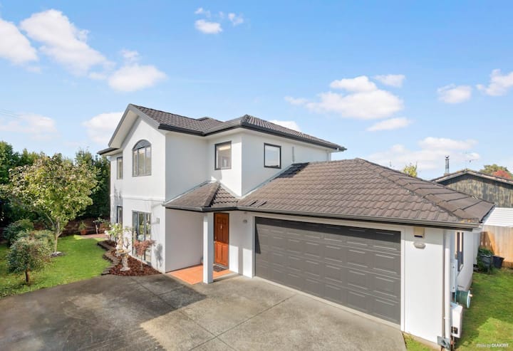 Stylish Coastal Living Near Auckland City & Malls - Auckland