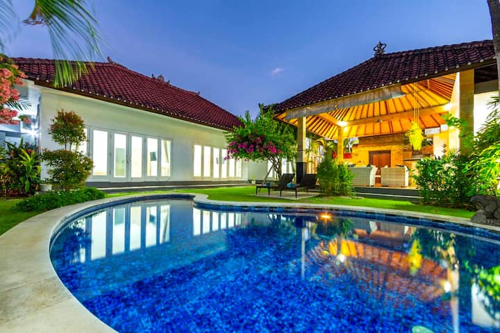 Tropical 3br With Pool In Heart Of Seminyak - Seminyak