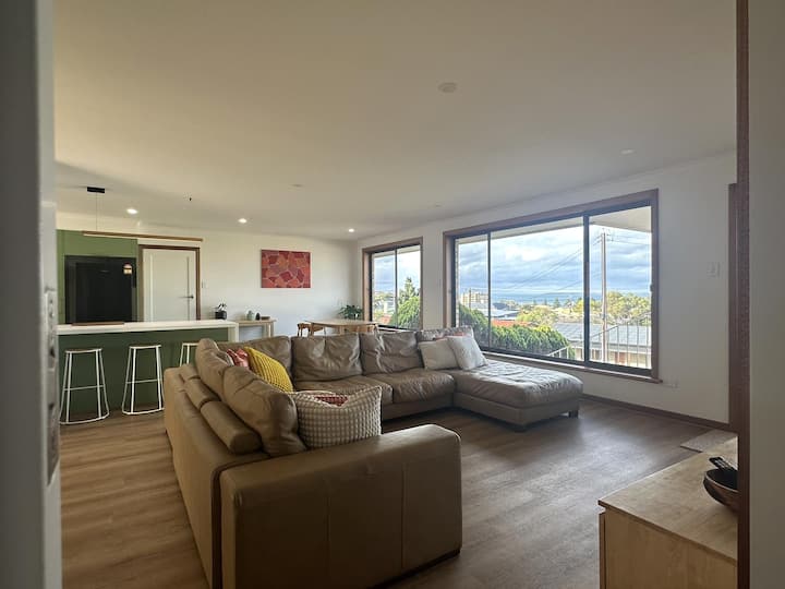 Joanie And The Shipwatcher's - Port Lincoln