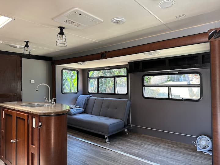 Lulu’s Nook Cozy Backyard Rv - San Diego, CA