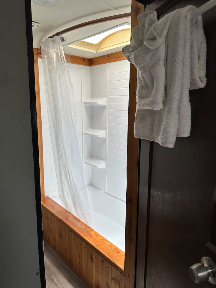 Lulu’s Nook Cozy Backyard Rv - San Diego, CA