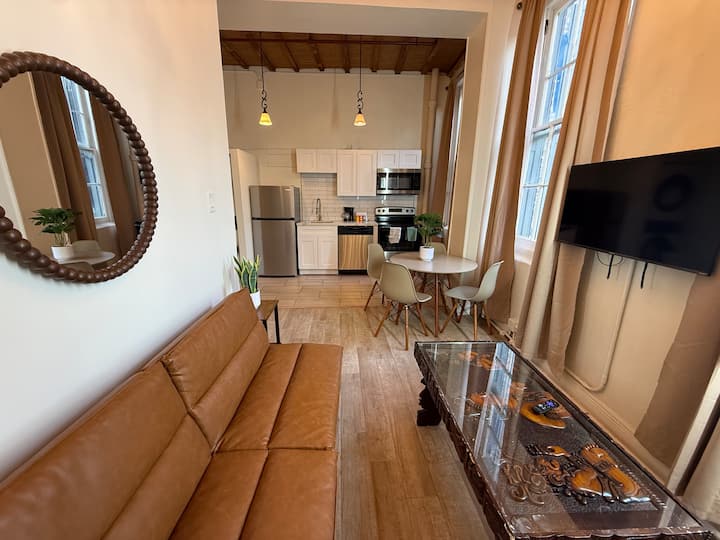 3bd 2 Ba Downtown New Orleans Apartment Walk To Fq - New Orleans, LA