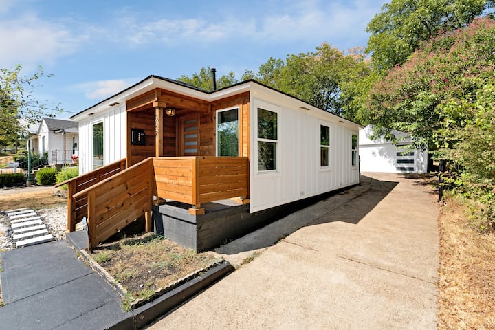 3 Bedrooms L Garage L Near Bishop Arts - Dallas, TX