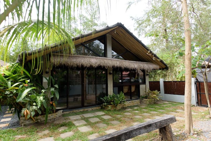 Payapa Beach House For 4-6 Pax In Liwa Zambales - San Narciso