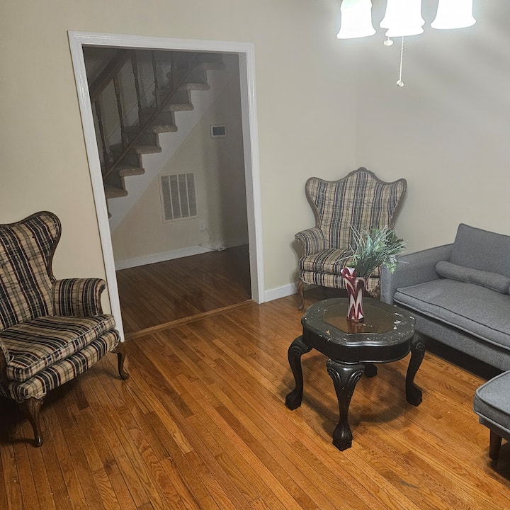 4 Bedroom 2 Story House 1960s Style Wood Flooring - Columbia, SC