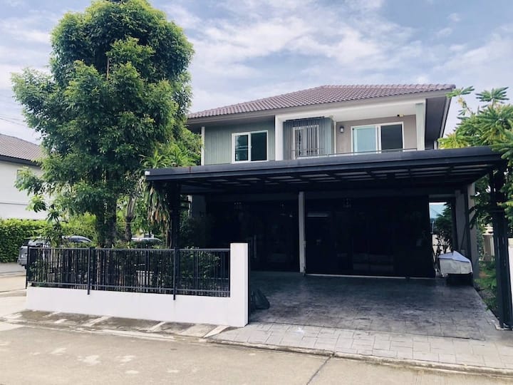 House Of Grapes - Bang Yai