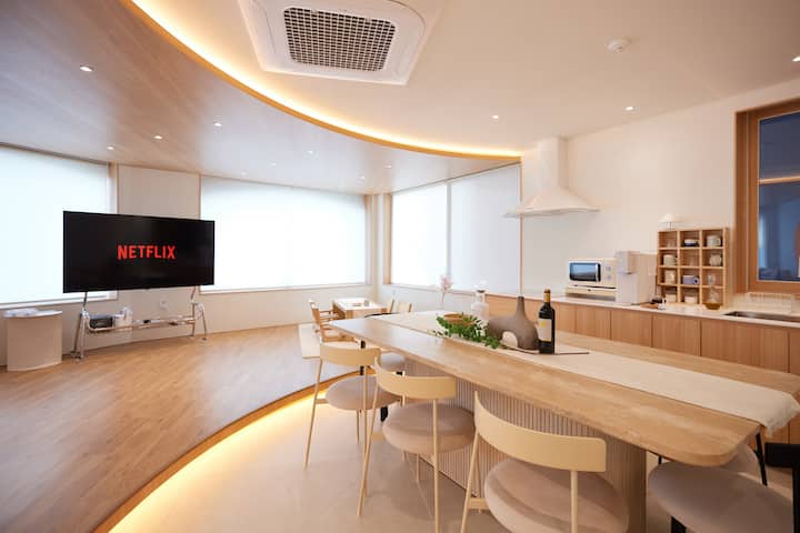 Party House•1minbeach•karaoke•nintendo•10 Guests - Busan