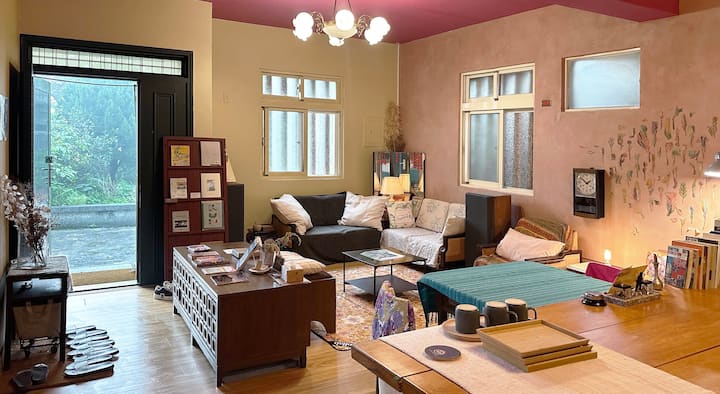 位於九份國小旁，有客廳與三間房且步行可達老街的寧靜獨棟兩層小屋， - New Taipei City