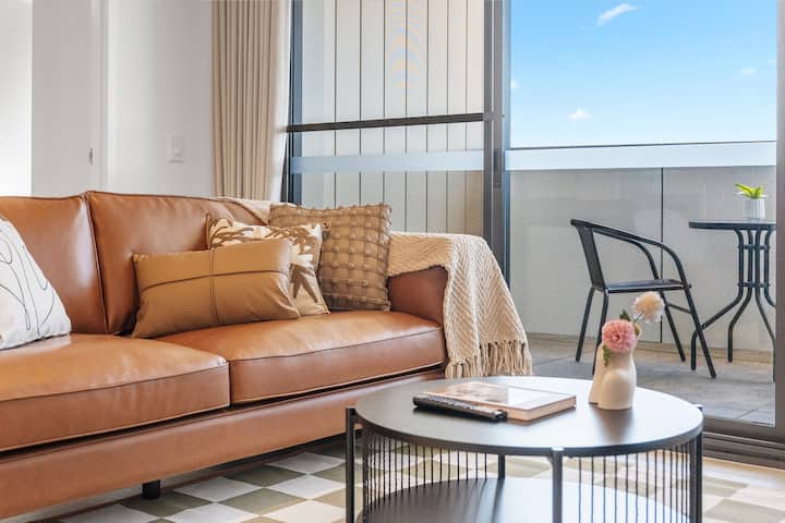 @Modern 2br City Apt With Lake Views, Pool & Gym - Canberra