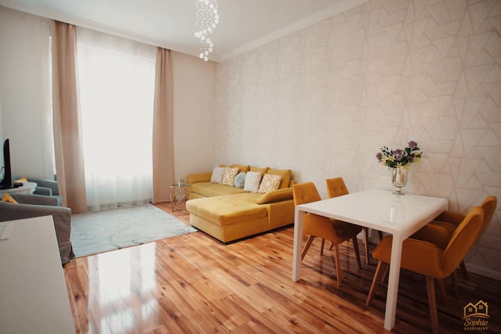 3 Bedroom Apartment In Downtown With Free Parking - Budapest
