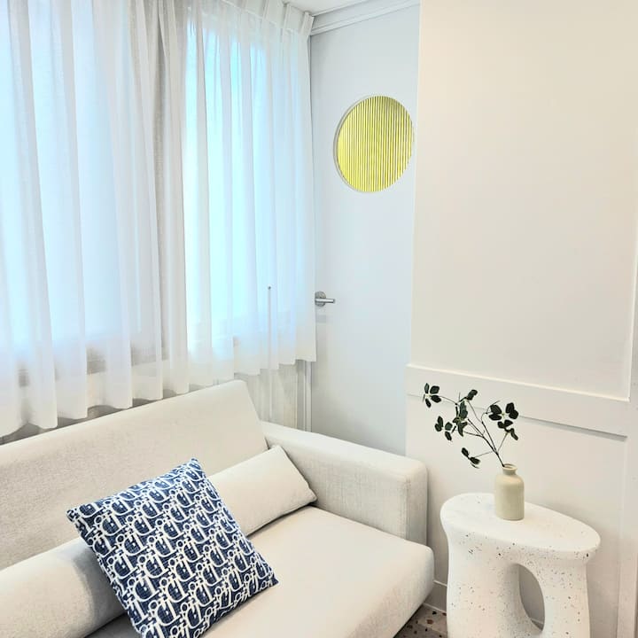 [부산역]2인~6인|방2화장실2거실1주방1|짐보관 & 라면 무료 이벤트|서면, 광안리 여행 - Busan