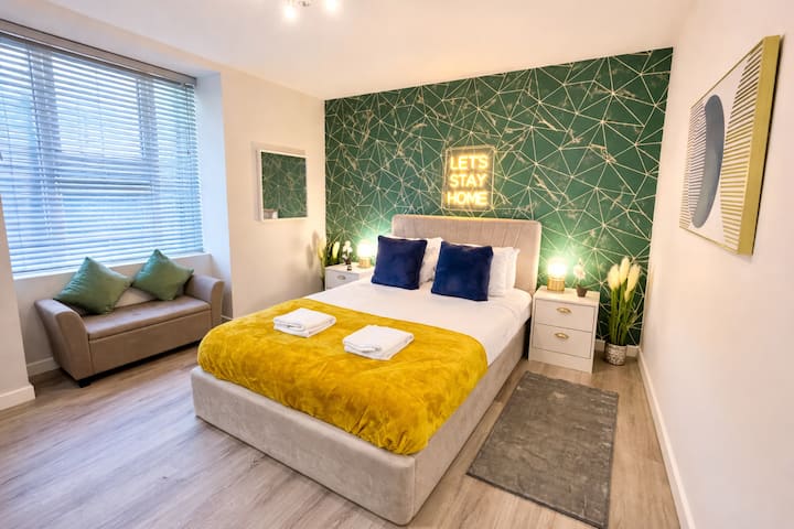 Spacious Apartment In Town Centre - Walk To Beach - Southbourne