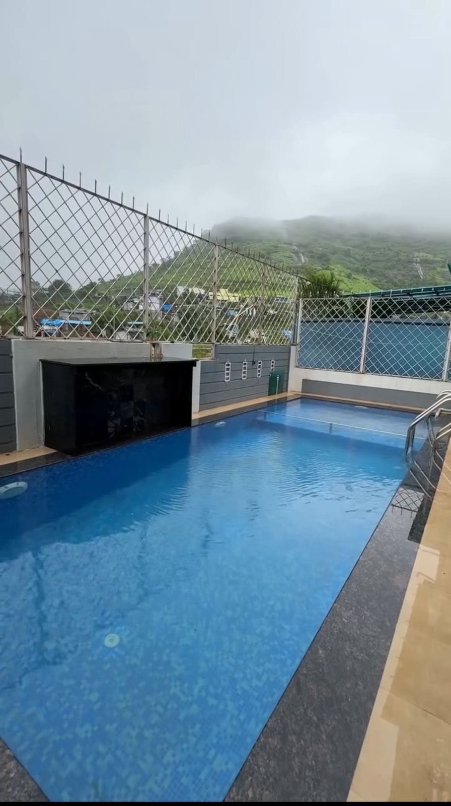 Retraite Lonavala 4bhk avec piscine privée - Maisons à louer à Lonavala ...