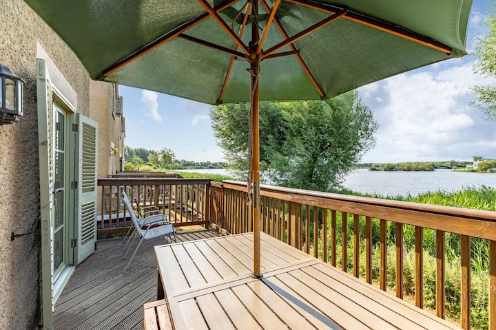 Cotswold Waterfront Retreat With Stunning Views. - Somerford Keynes